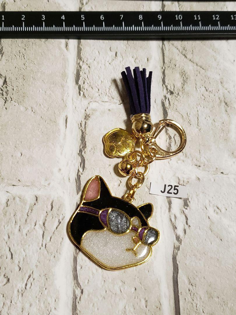 Yahoo!オークション - J25 ハンドメイド ハチワレ猫ちゃんキーホルダー