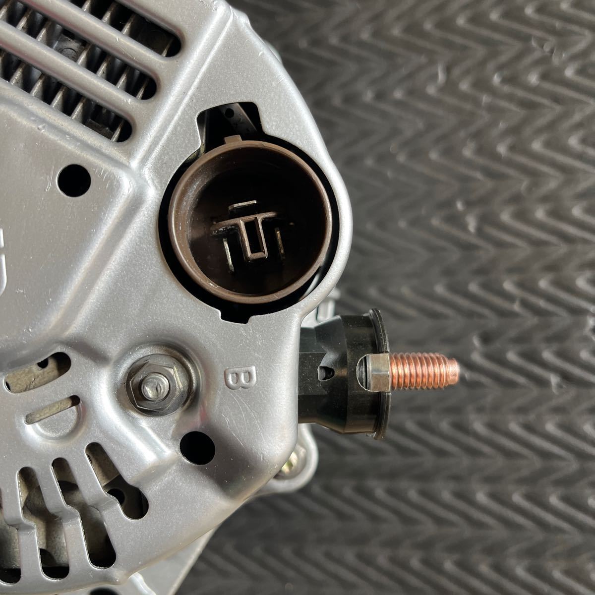 Yahoo!オークション - オルタネーター リビルト品 トヨタ27060-42041 ...