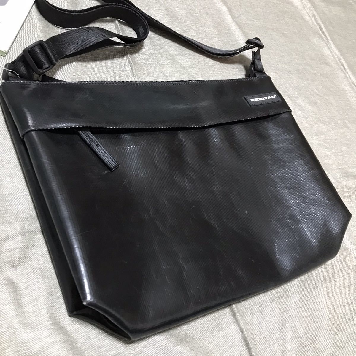 FREITAG freitag F553 LOU Roo all black shoulder bag rare FREITAG freitag F553 LOU Roo all black shoulder bag rare