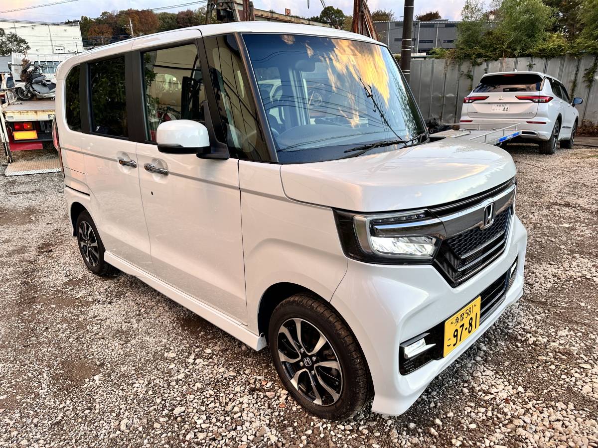 Yahoo!オークション - NBOX カスタム GL 4WD 令和1年式 走行3万キロ ホ...