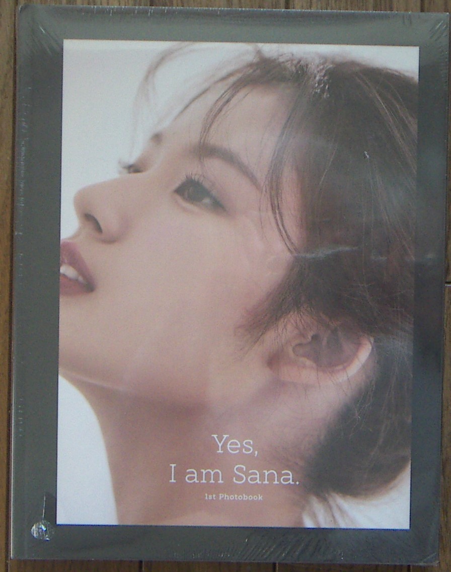 Yahoo!オークション - 【TWICE】Yes I am Sana. 1st Photobook