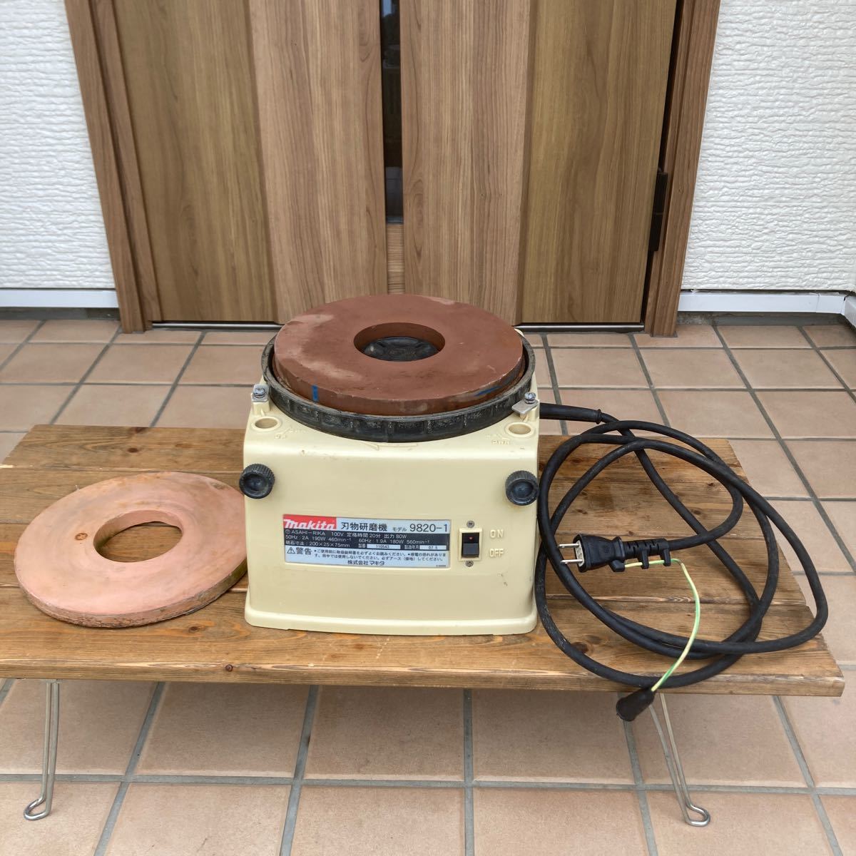 Yahoo!オークション - マキタ 刃物研磨機 モデル9820-1 100v 砥石寸法2...