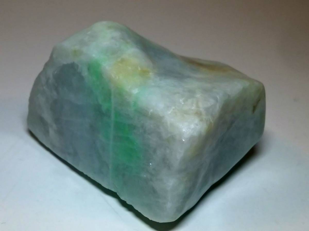 Yahoo!オークション - 【白緑】 140g 翡翠 原石 ヒスイ 鉱物 Yahoo!オークション - 【白緑】 140g 翡翠 原石 ヒスイ 鉱物