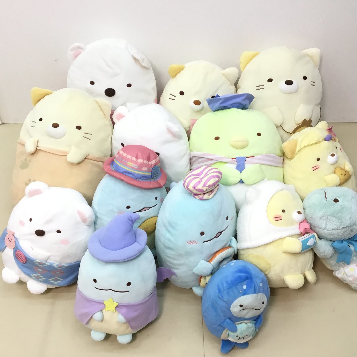 すみっコぐらし 大量 ぬいぐるみ まとめ 14点セット ねこ しろくま とかげ 景品 一番くじ 他 約/7.2kg(その他)｜売買されたオークション情報、yahooの商品情報をアーカイブ公開 ...