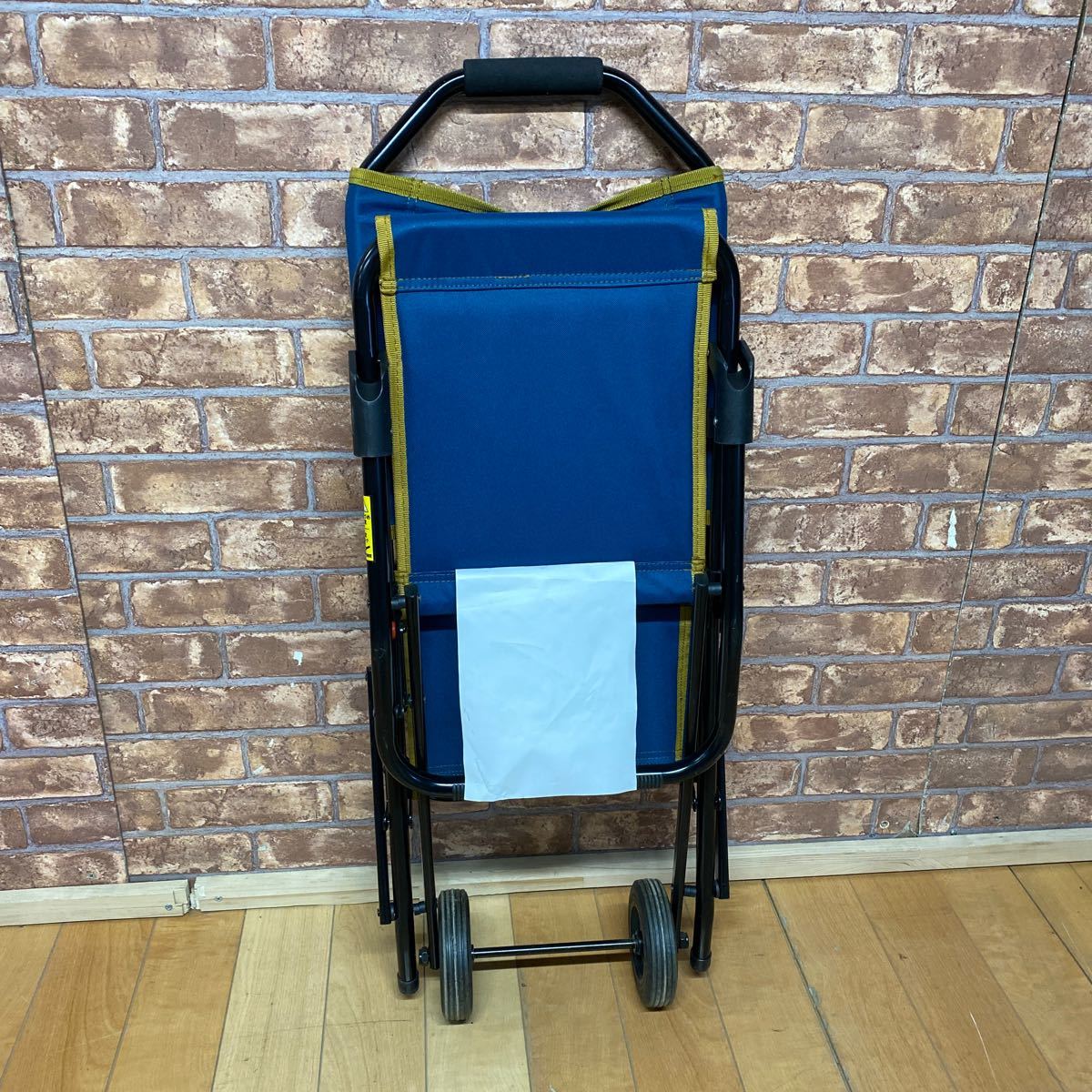 Yahoo!オークション - N 2751 [ DCM イスにもなるキャリーカート ] 折...
