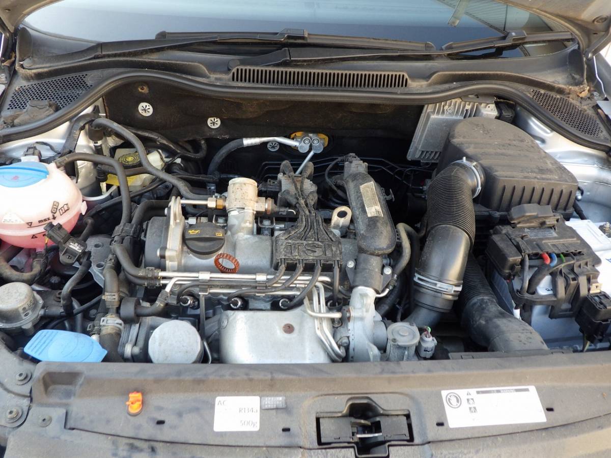 Yahoo!オークション - 031123 ワーゲン ポロ 6R 6RCBZ 実走5300km 新...