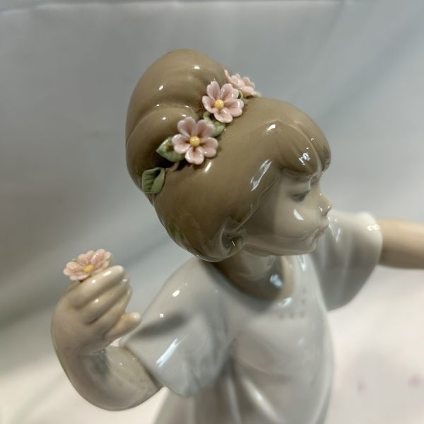 LLADRO リヤドロ フィギュリン 手鏡 少女 女 花 花冠 鏡にポーズ LLADRO リヤドロ フィギュリン 手鏡 少女 女 花 花冠 鏡にポーズ