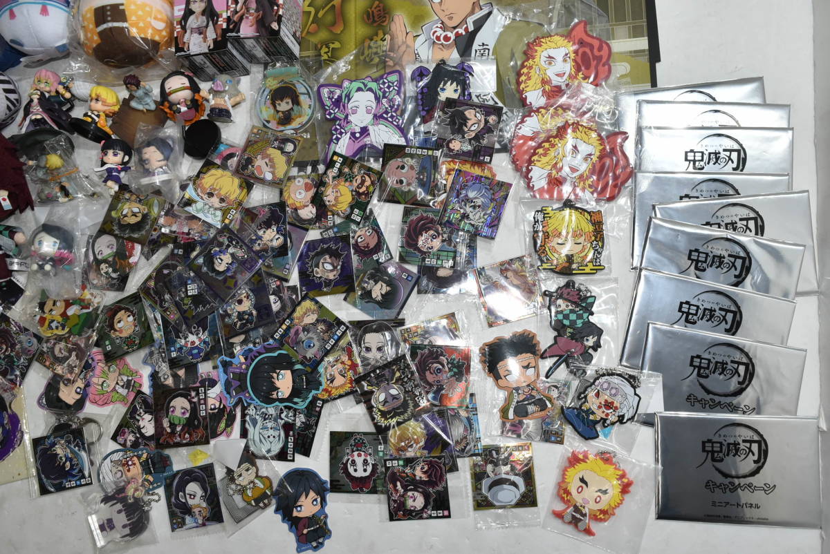 Yahoo!オークション - 32Mdd 鬼滅の刃 グッズ まとめて箱詰め ぬいぐる...