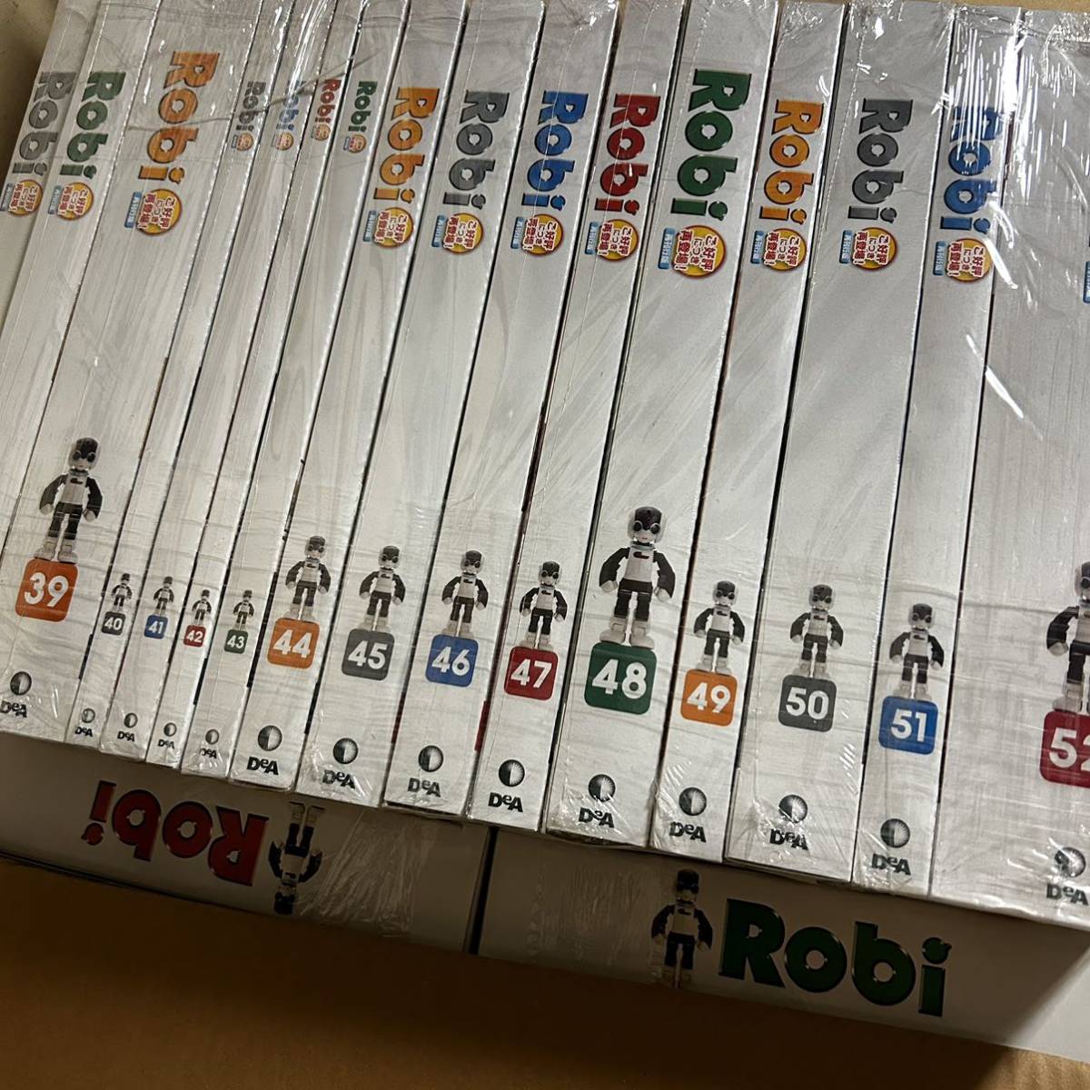Yahoo!オークション - デアゴスティーニ ロビ Robi 不揃い 36冊セット ...