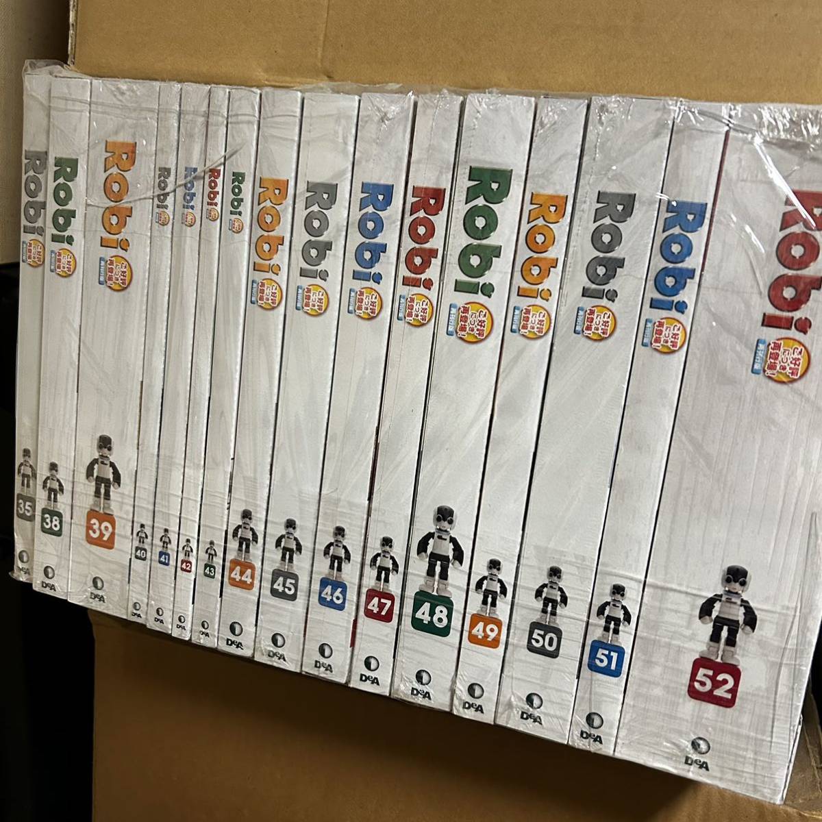 Yahoo!オークション - デアゴスティーニ ロビ Robi 不揃い 36冊セット ...