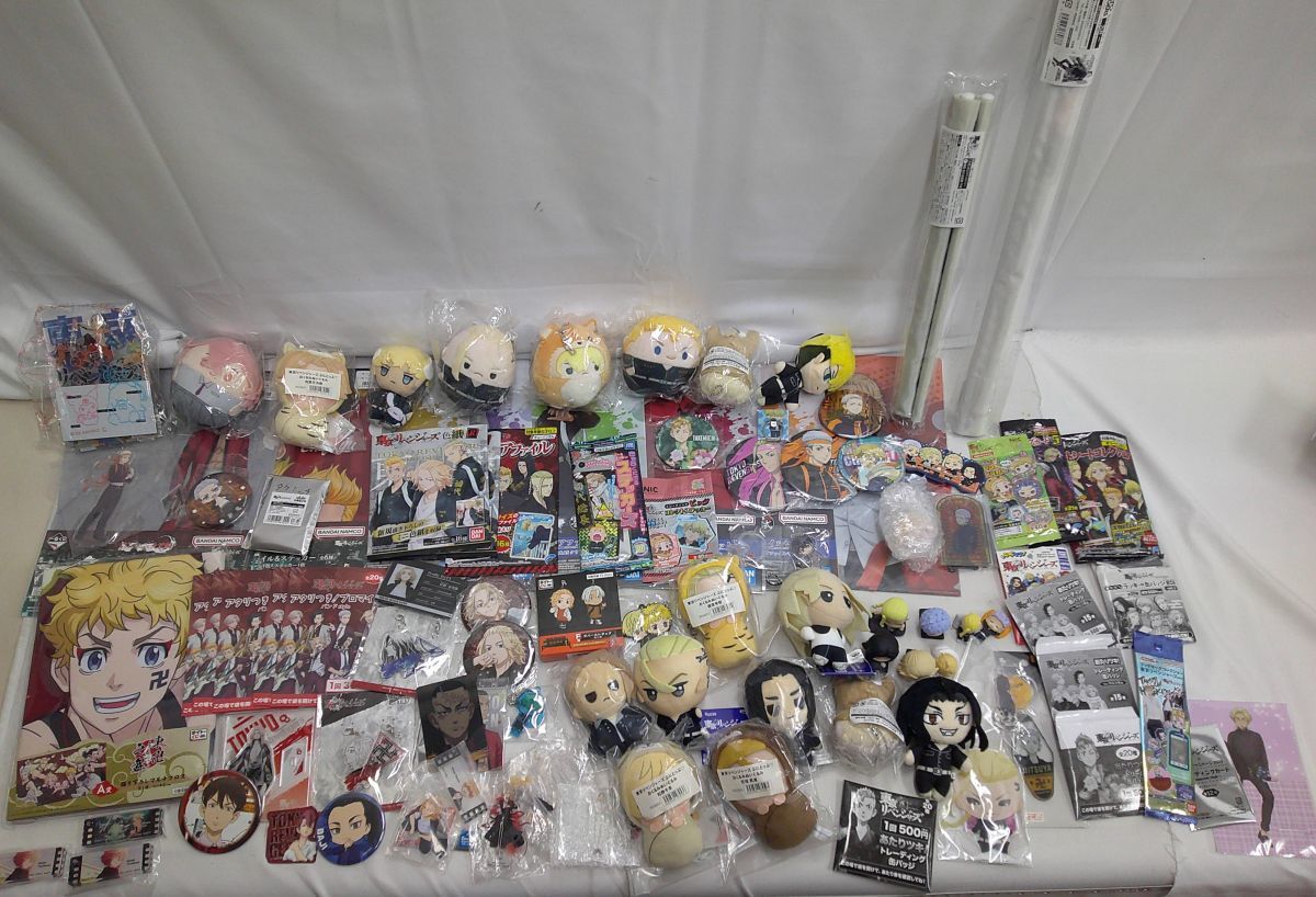 日本代購代標第一品牌【樂淘letao】－33 送100サ 0109＄F10 東京卍リベンジャーズ ぬいぐるみ 缶バッジ カード タペストリー タオル 等 まとめセット 中古品