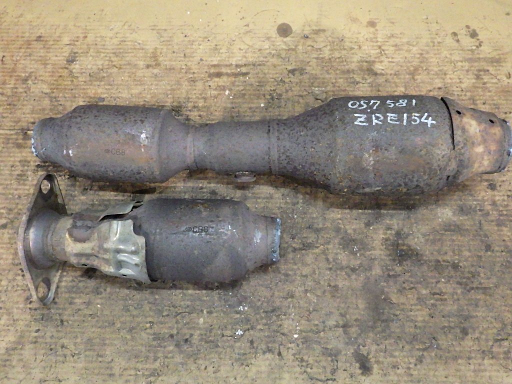 Yahoo!オークション - [石] トヨタ ZRE154N 刻印CB8/GM3 触媒1台分3個...