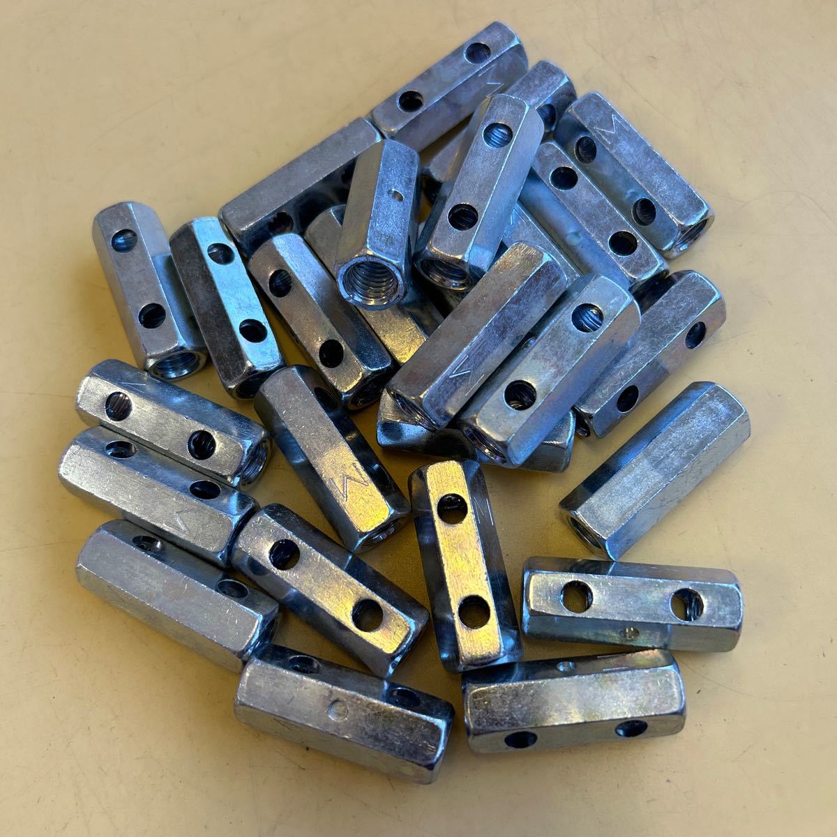 Yahoo!オークション - 未使用 ユニクロ W3/8×M10 異型長ナット 27個...