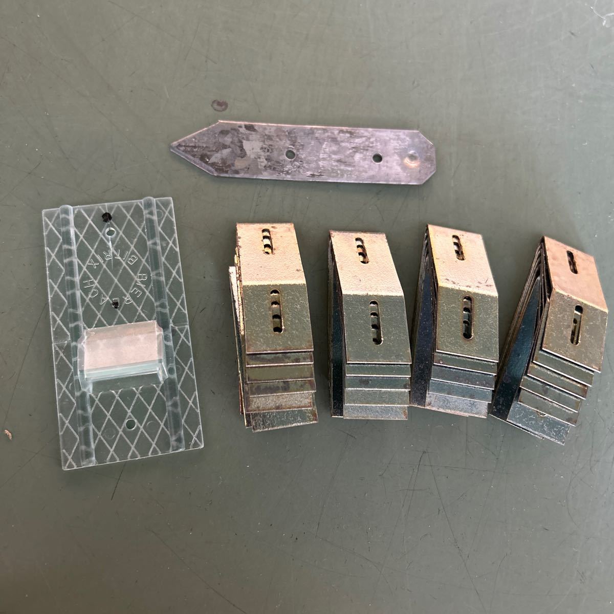 Yahoo!オークション - 未使用 WAKAI かべばさみ BS4 最強金属板アンカ...