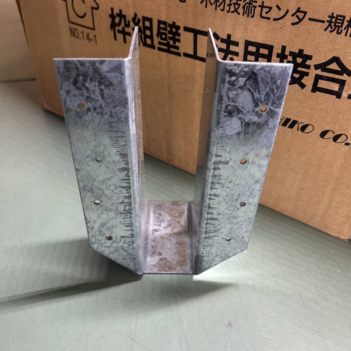 Yahoo!オークション - 未使用 根太受け金物 JH208-210 50個まとめ売り...