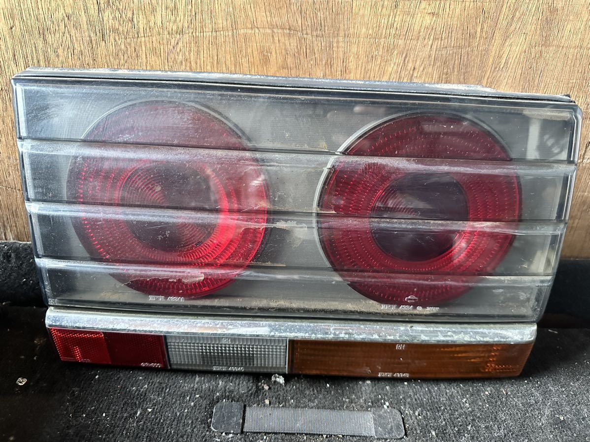 Yahoo!オークション - 日産 DR30 右 テールランプ テールライト HR30 R...