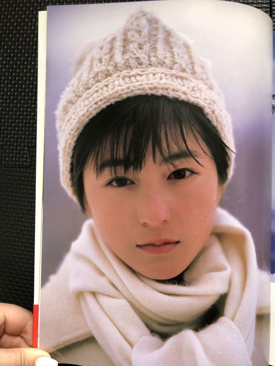 日本代購代標第一品牌【樂淘letao】－広末涼子 写真集 『R』 1996年9月30日 初版発行 女優 美少女 帯付き 表紙カバー裏合体ポスター付き ★W56a2401