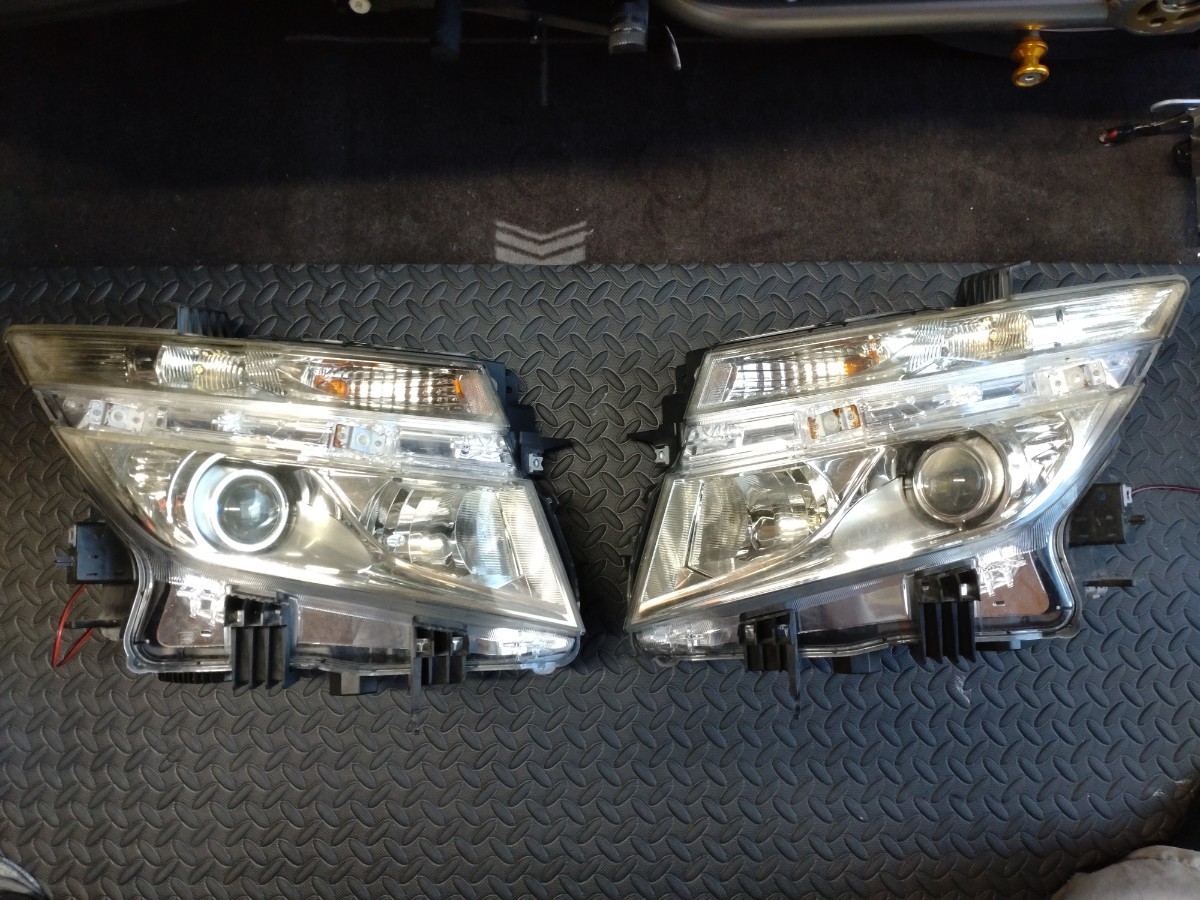 Yahoo!オークション - エルグランド ヘッドライト E52 前期型 AFS付き