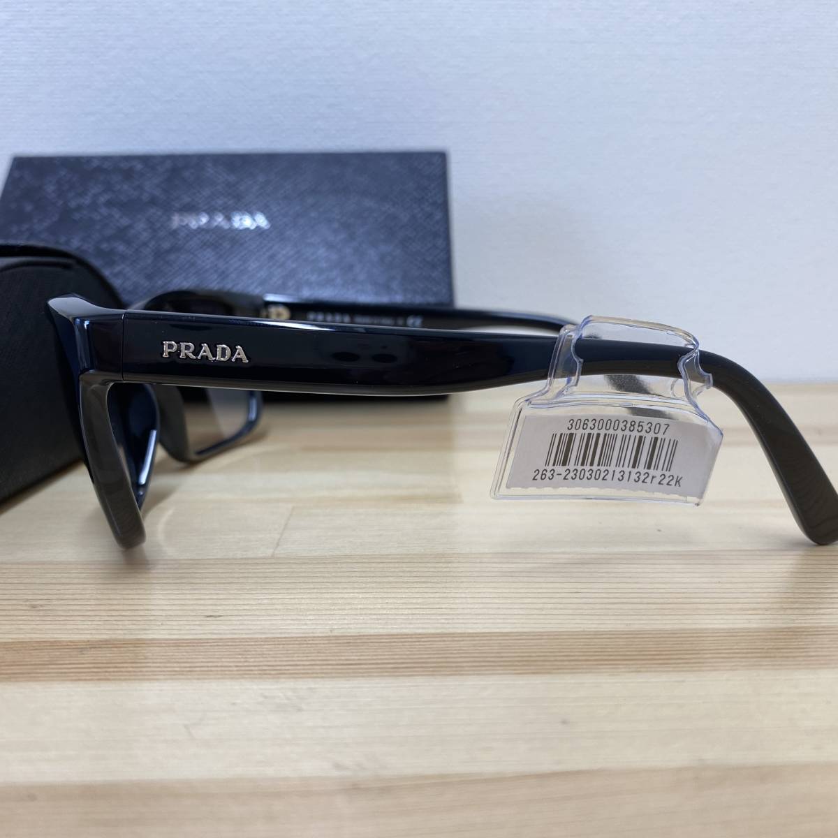美品 PRADA サングラス SPR21R 59 18 1AB-0A7 140 2Nプラダ 外箱 美品 PRADA サングラス SPR21R 59 18 1AB-0A7 140 2Nプラダ 外箱