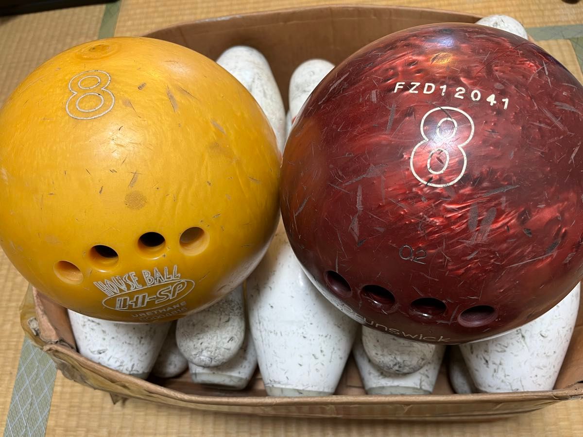 ボウリングのピン10本(USBC 本物)と ボール(8ポンド5つ穴×2個 ボウリングのピン10本(USBC 本物)と ボール(8ポンド5つ穴×2個
