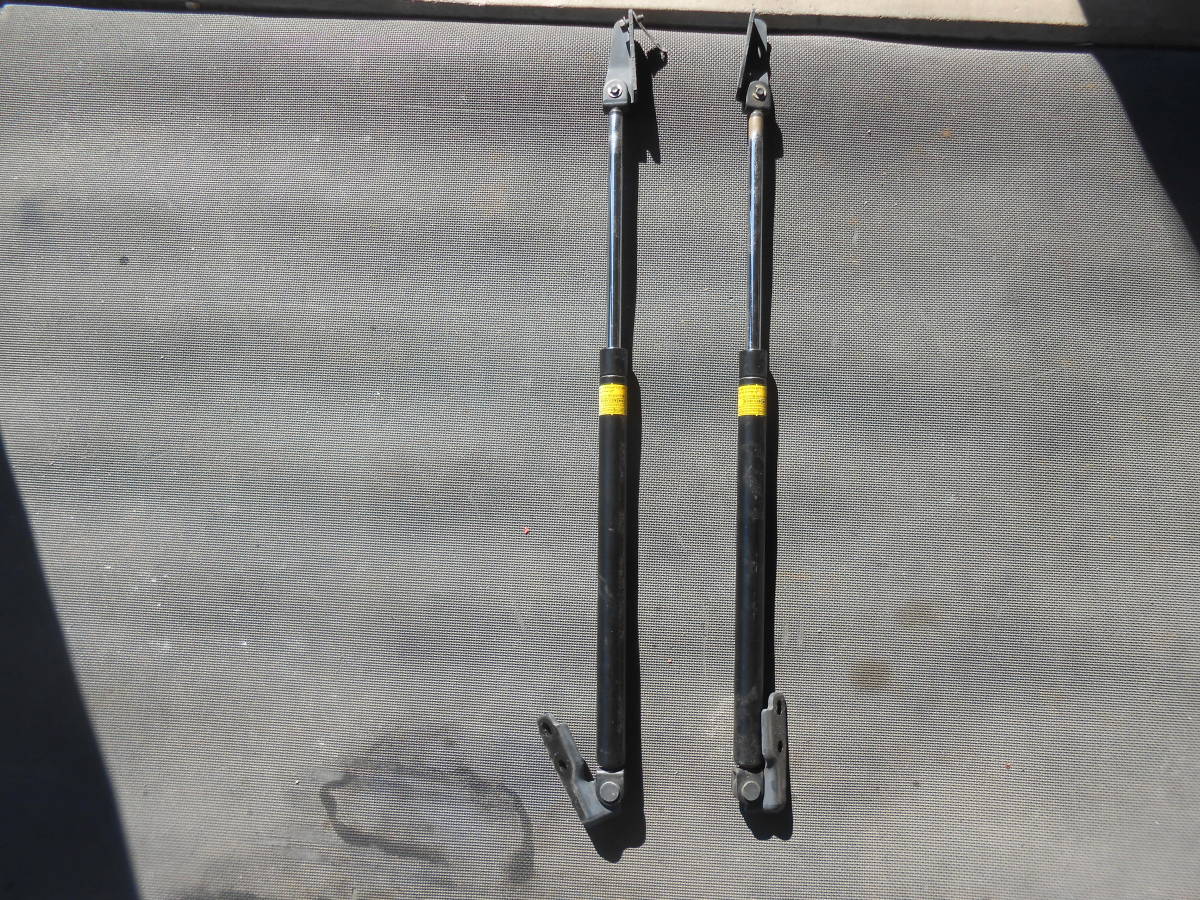 Yahoo!オークション - 日産 キャラバン NV350 E26 リアダンパー ...