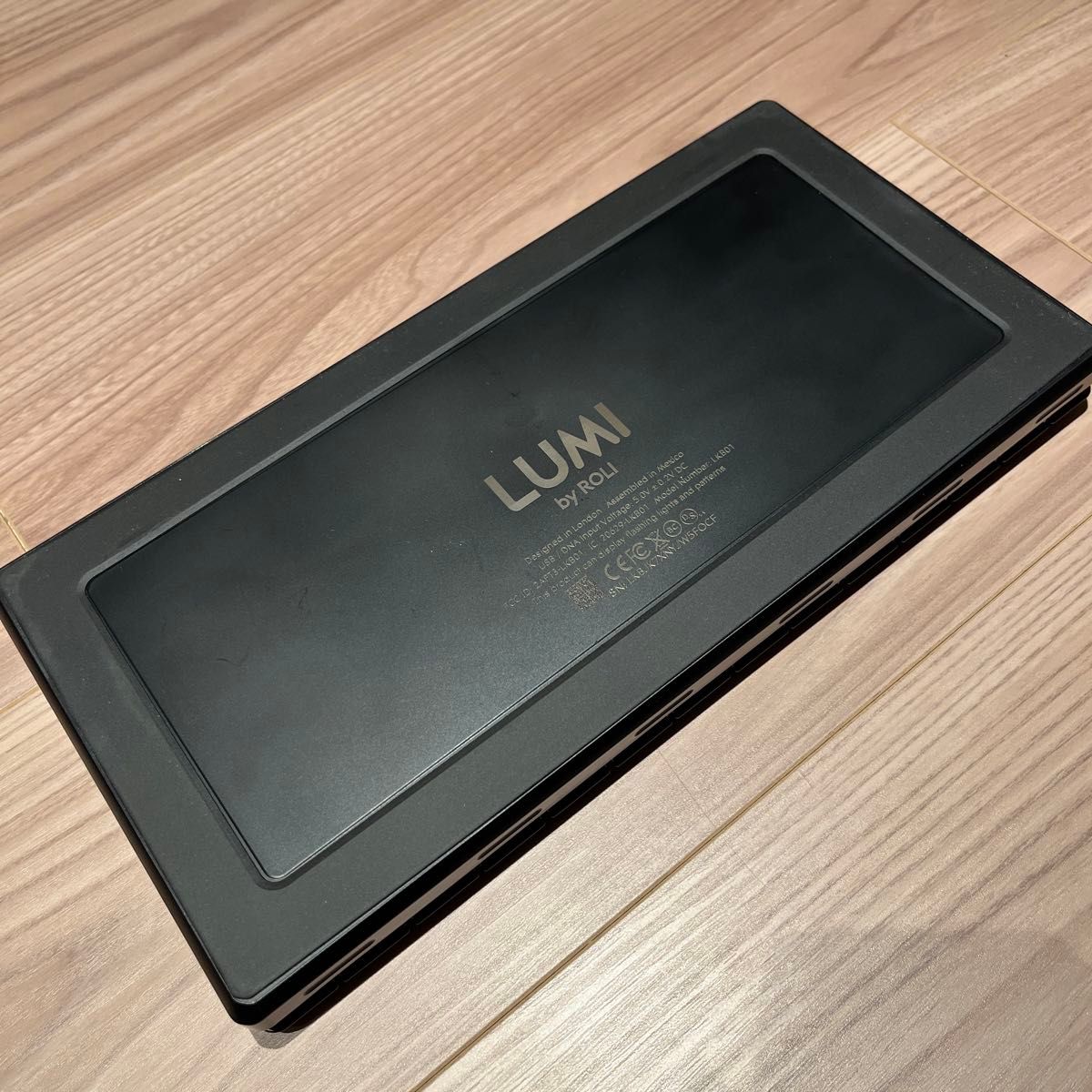美品 ROLI Lumi Keys MIDIキーボード Bluetooth ワイヤレス 24鍵 美品 ROLI Lumi Keys MIDIキーボード Bluetooth ワイヤレス 24鍵