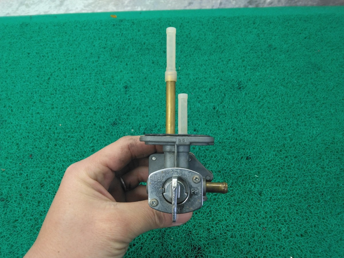 Yahoo!オークション - 0136 ゼファー750 純正 燃料コック（検 ゼファー...