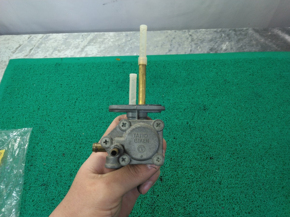 Yahoo!オークション - 0136 ゼファー750 純正 燃料コック（検 ゼファー...