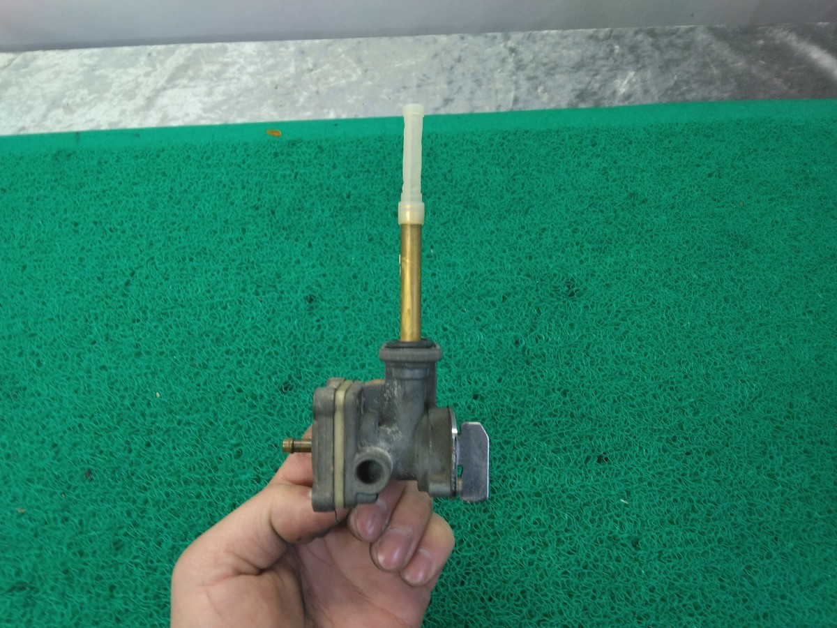 Yahoo!オークション - 0136 ゼファー750 純正 燃料コック（検 ゼファー...