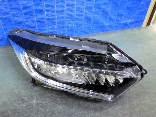 Yahoo!オークション - 2234 ヴェゼル RU1 RU2 後期 右ライト LED 100-6...