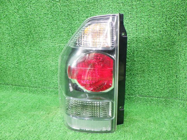 Yahoo!オークション - パジェロ DBA-V83W 左テールランプ/テールライト...
