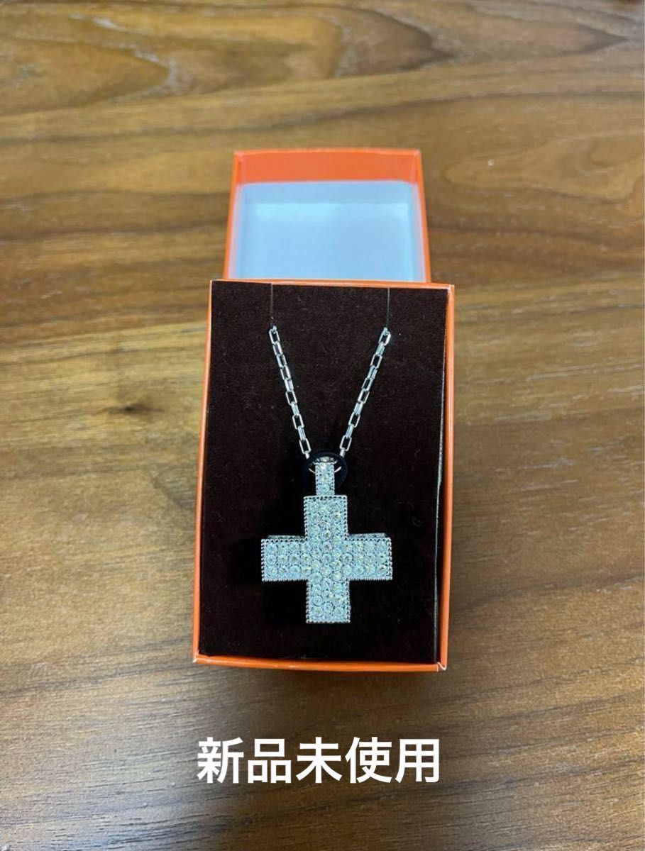 新品未使用ヴァンドームブティック クロスネックレス ペンダント 新品未使用ヴァンドームブティック クロスネックレス ペンダント