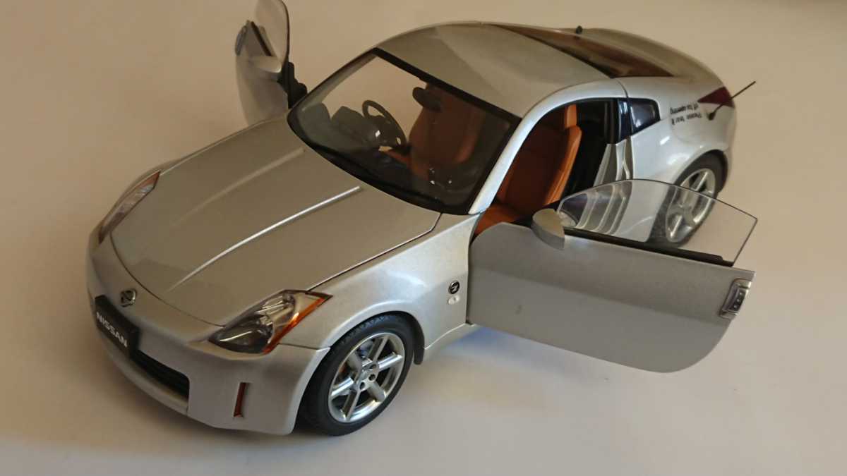 Yahoo!オークション - 送料込み オートアート 1/18 日産 フェアレディZ...