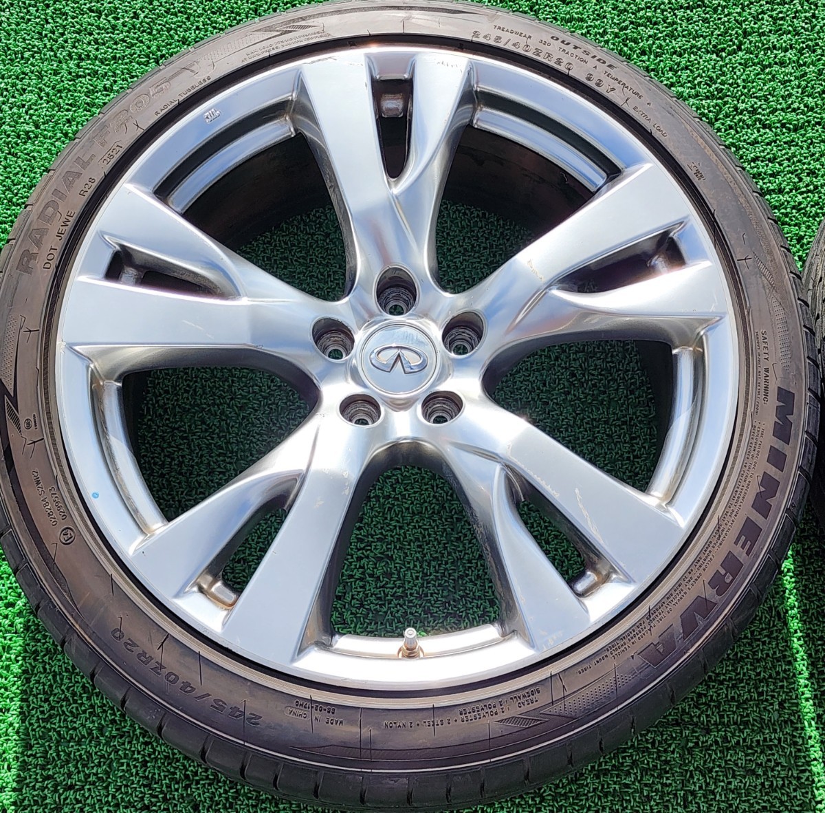 Yahoo!オークション - 希少 日産 Y51 フーガ 370GTタイプS純正タイヤ...