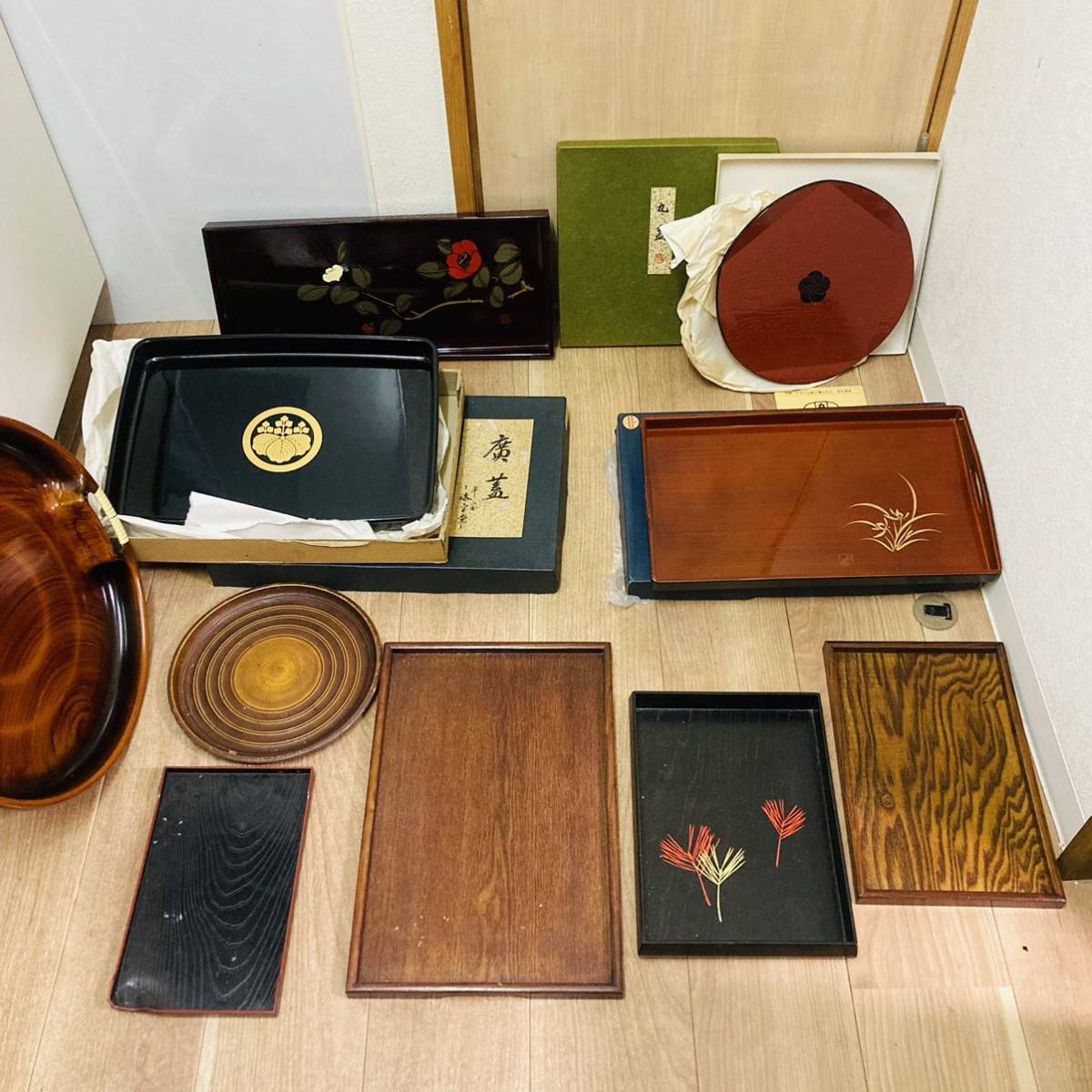 アンティーク レトロ 骨董 古民具古道具 丸盆 盆 トレー 漆器 木製 蒔絵 漆器 茶器 茶道具 まとめ売り(盆)｜売買されたオークション情報、yahooの商品情報をアーカイブ公開 ...