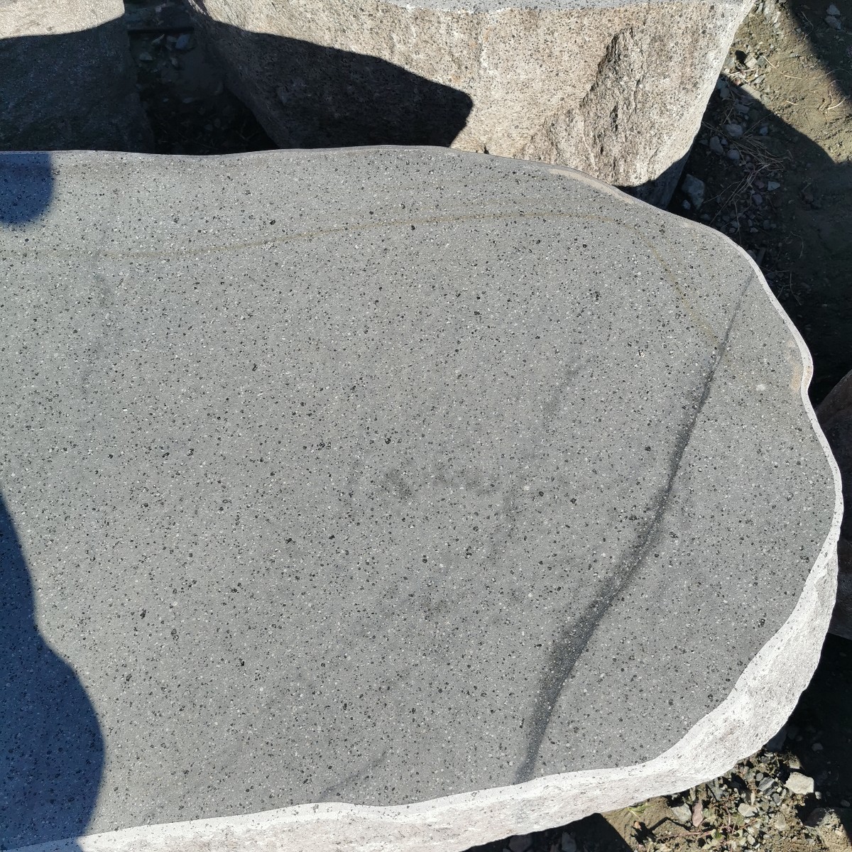 浅間溶岩石5.4キロ 庭石鑑賞石盆石水石灯籠庭坪庭盆栽造園 浅間溶岩石5.4キロ 庭石鑑賞石盆石水石灯籠庭坪庭盆栽造園