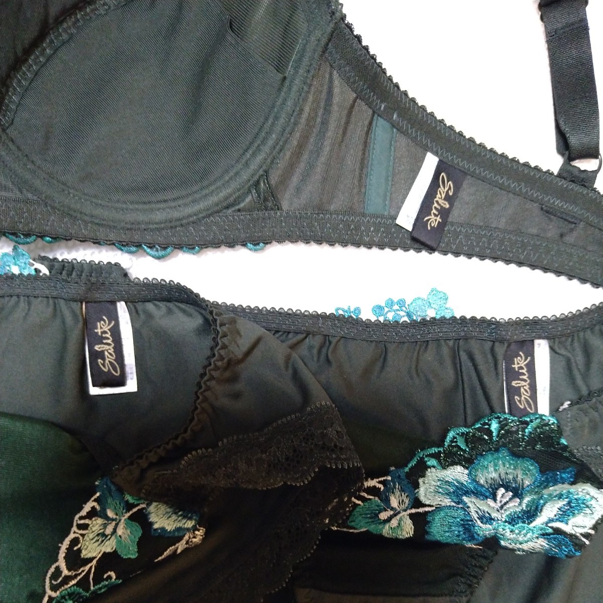 Yahoo!オークション - ワコール サルート42グループ「水瓶座・アクエリ...