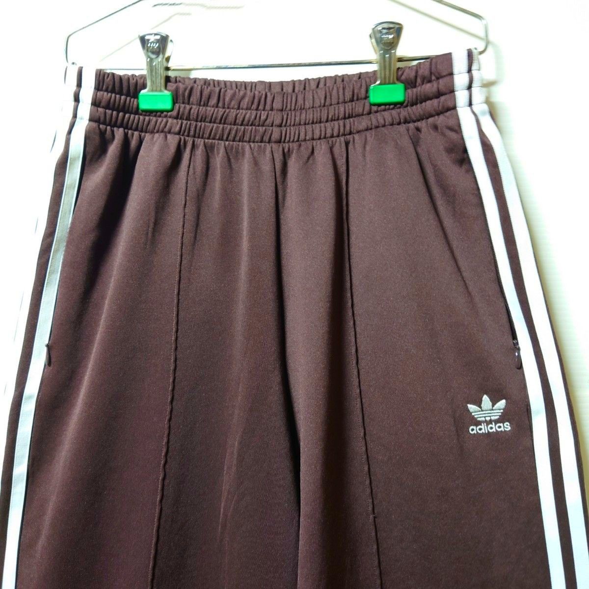 adidas ワイドレッグパンツ オーバーサイズ トラックパンツ adidas ワイドレッグパンツ オーバーサイズ トラックパンツ