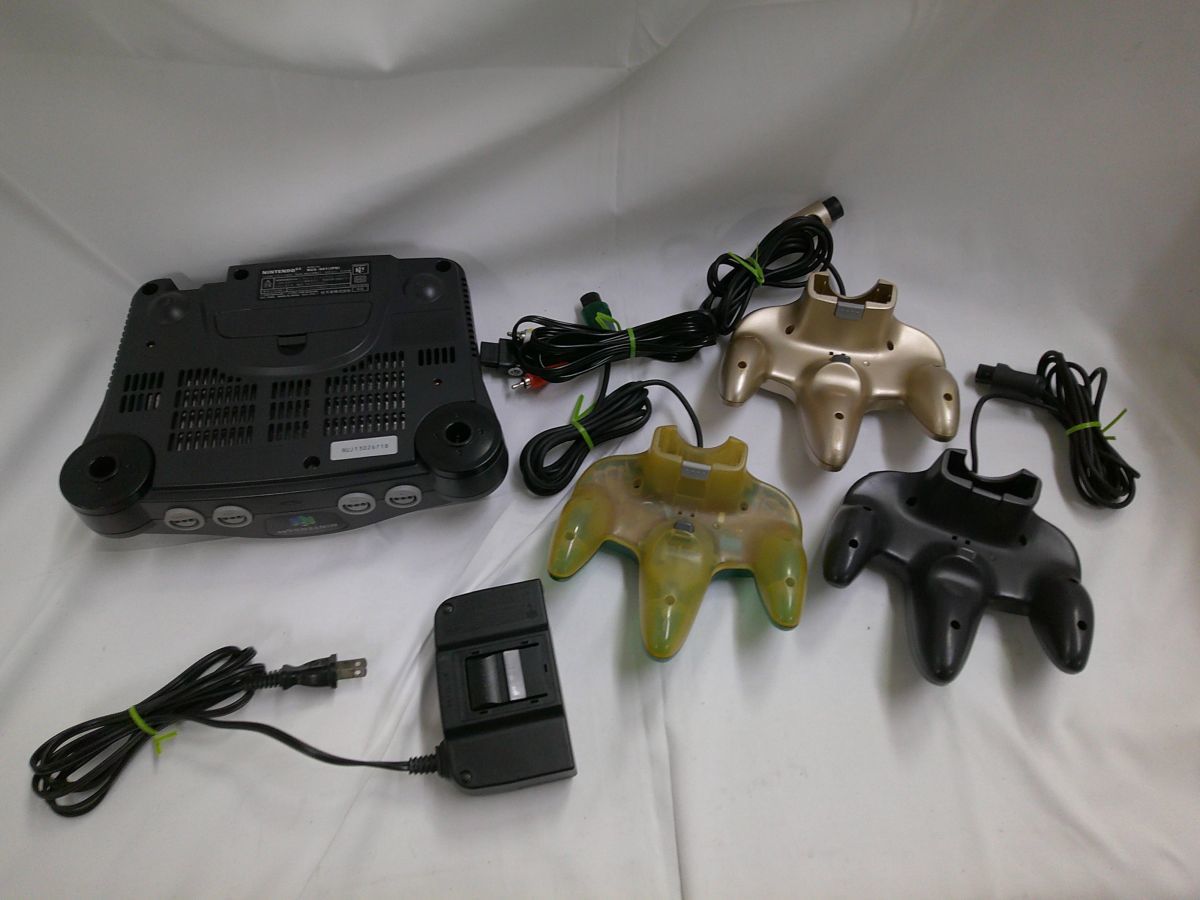 日本代購代標第一品牌【樂淘letao】－25 送80サ 0222$F13 ニンテンドー64 本体 コントローラー3ヶ 中古品