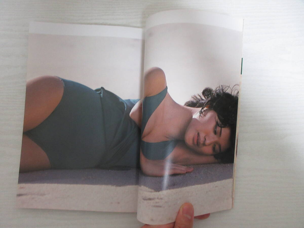 Yahoo!オークション - E532 ピンナップ欠 桜田淳子 ためらい 写真詩集 ...