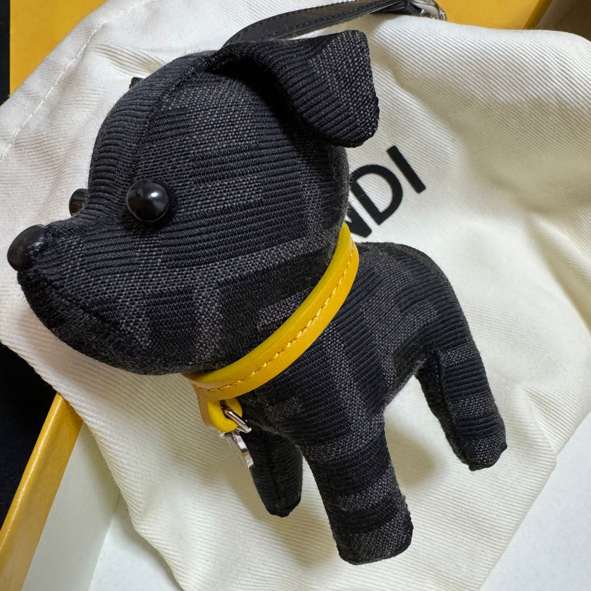 目黒蓮着用 FENDI ブラックファブリックキーホルダー キーリング 目黒蓮着用 FENDI ブラックファブリックキーホルダー キーリング