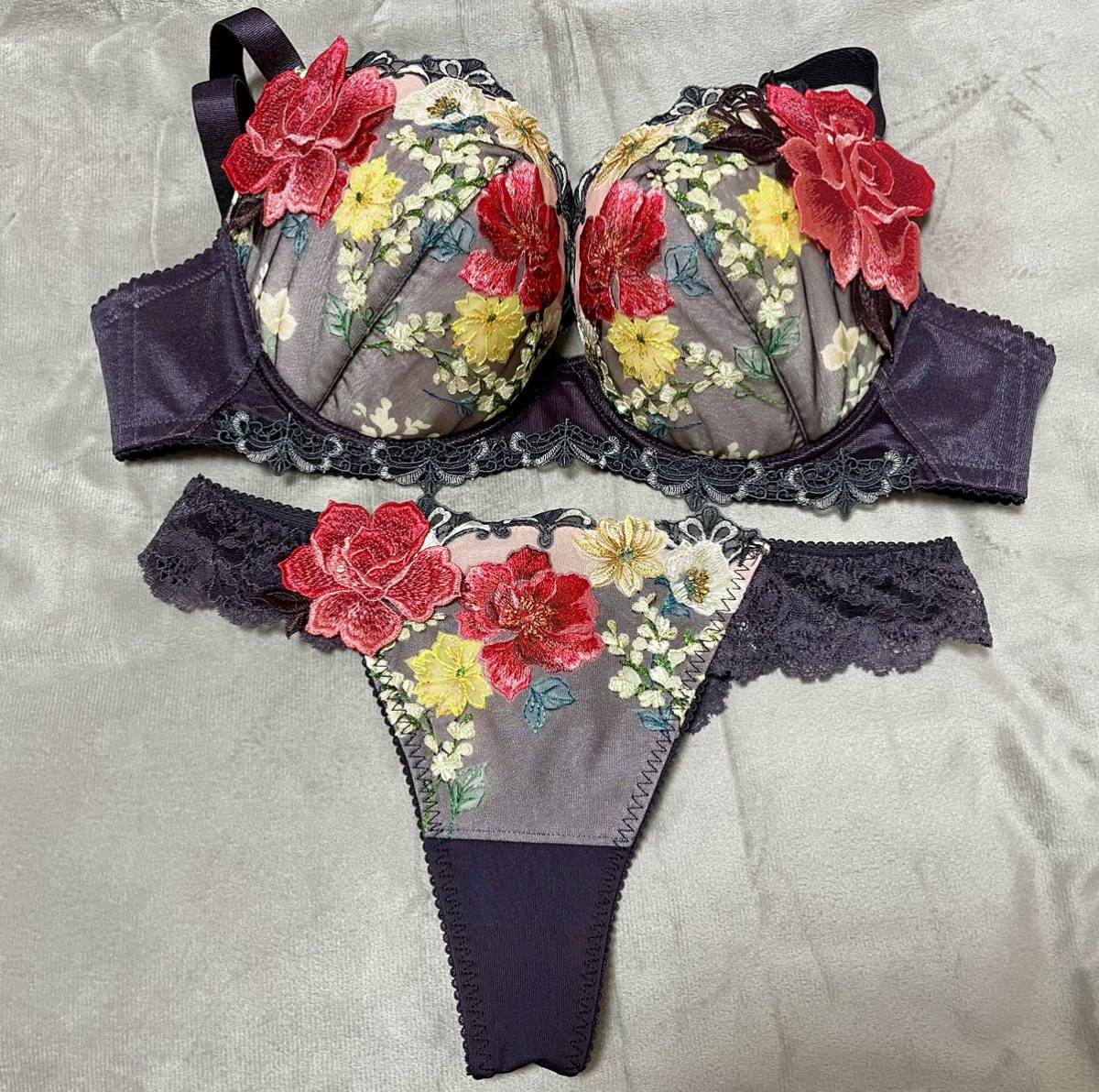 Yahoo!オークション - Wacoal Salute 93G ブラG65 ソングM セット 新品...