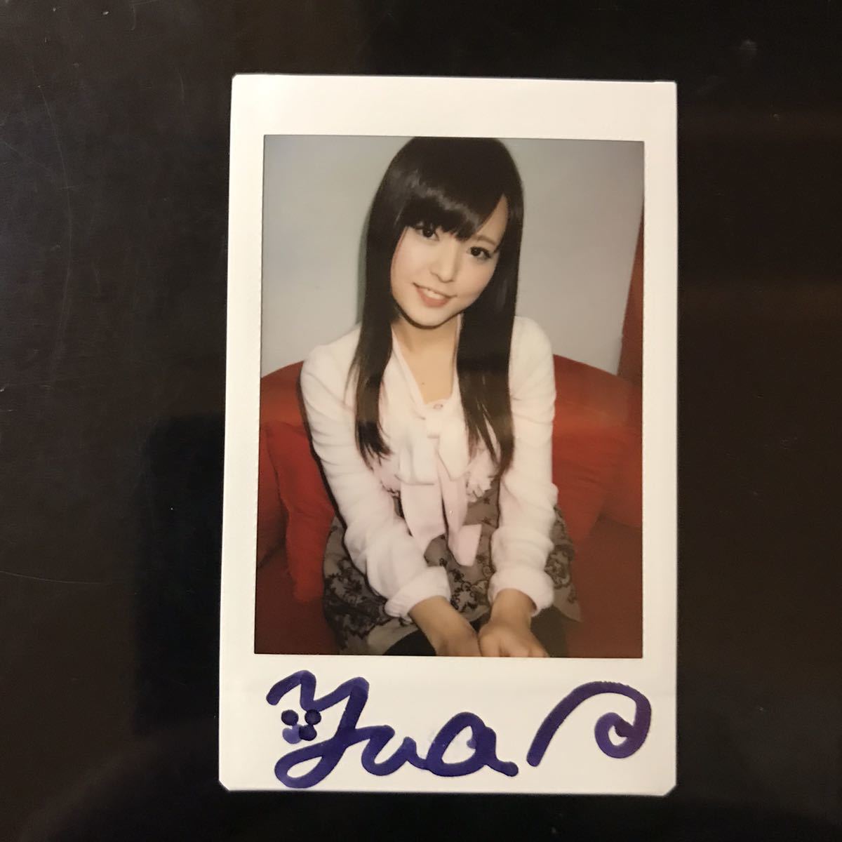 Yahoo!オークション - アイドル yua チェキ2枚セット 直筆サイン入り ...