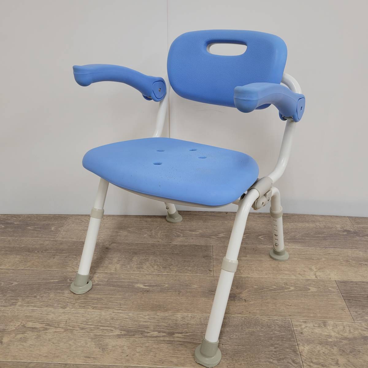 Panasonic/パナソニック シャワーチェア ユクリア ワンタッチおりたたみN PN-L41821 標準サイズ 背もたれ 肘掛付き やわらか座面 24b菊-②(入浴補助)｜売買された ...