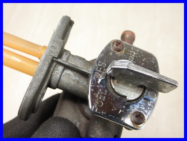 Yahoo!オークション - C324 ゼファー1100 ZRT10A ガソリンタンクコッ...