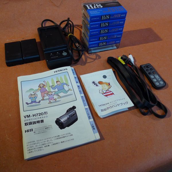 b093 HITACHI 日立 8mmビデオカメラ Hi8 VM-H720 バッテリ 充電器 フィルム 取扱説明書付き /100(中古)のヤフオク落札情報