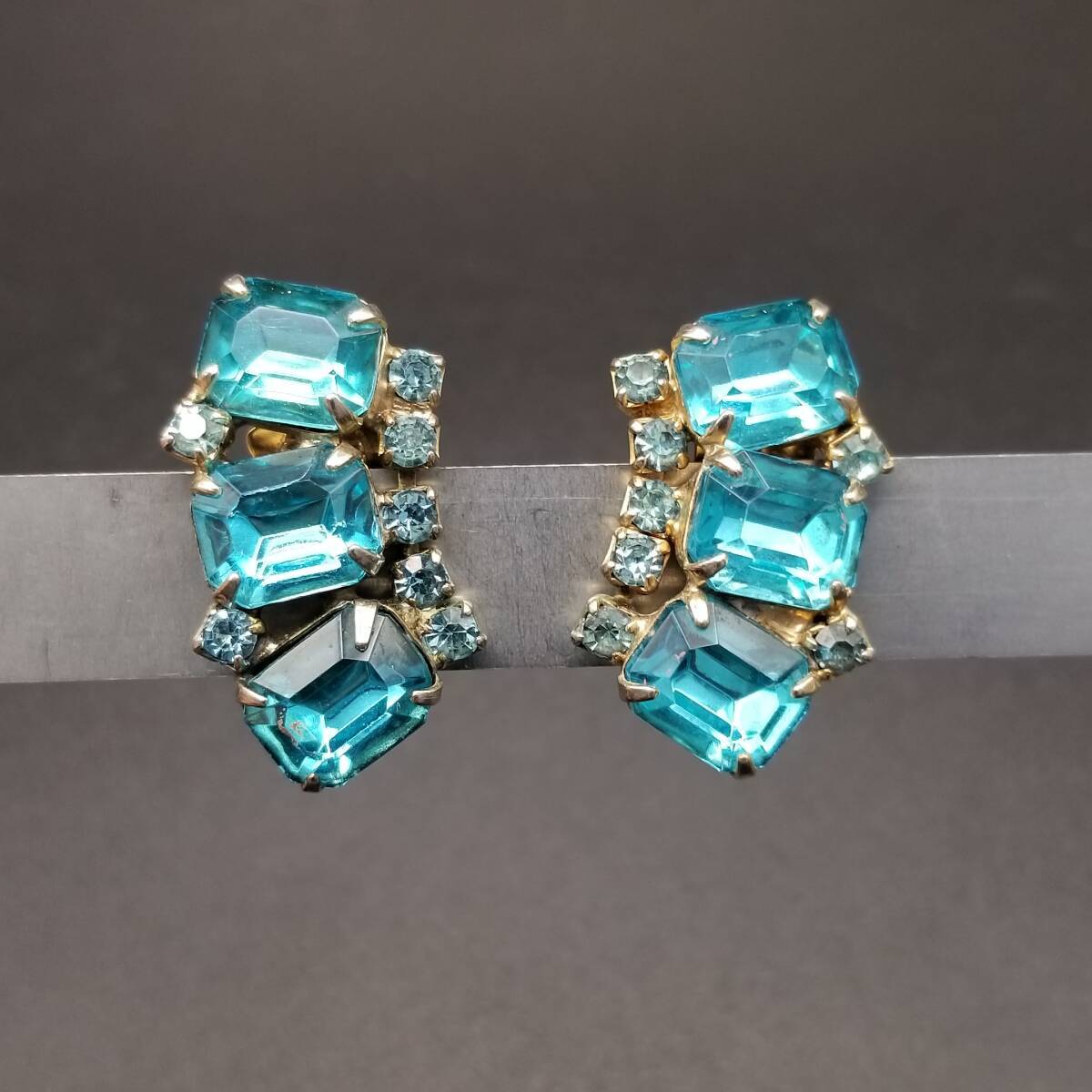 アクアマリンカラー スクエア ストーン 3石 ゴージャス エレガント ビンテージ ピアス イヤリング ジュエリー 輸入 Y14-M(イヤリング)｜売買されたオークション情報、yahooの商品 ...