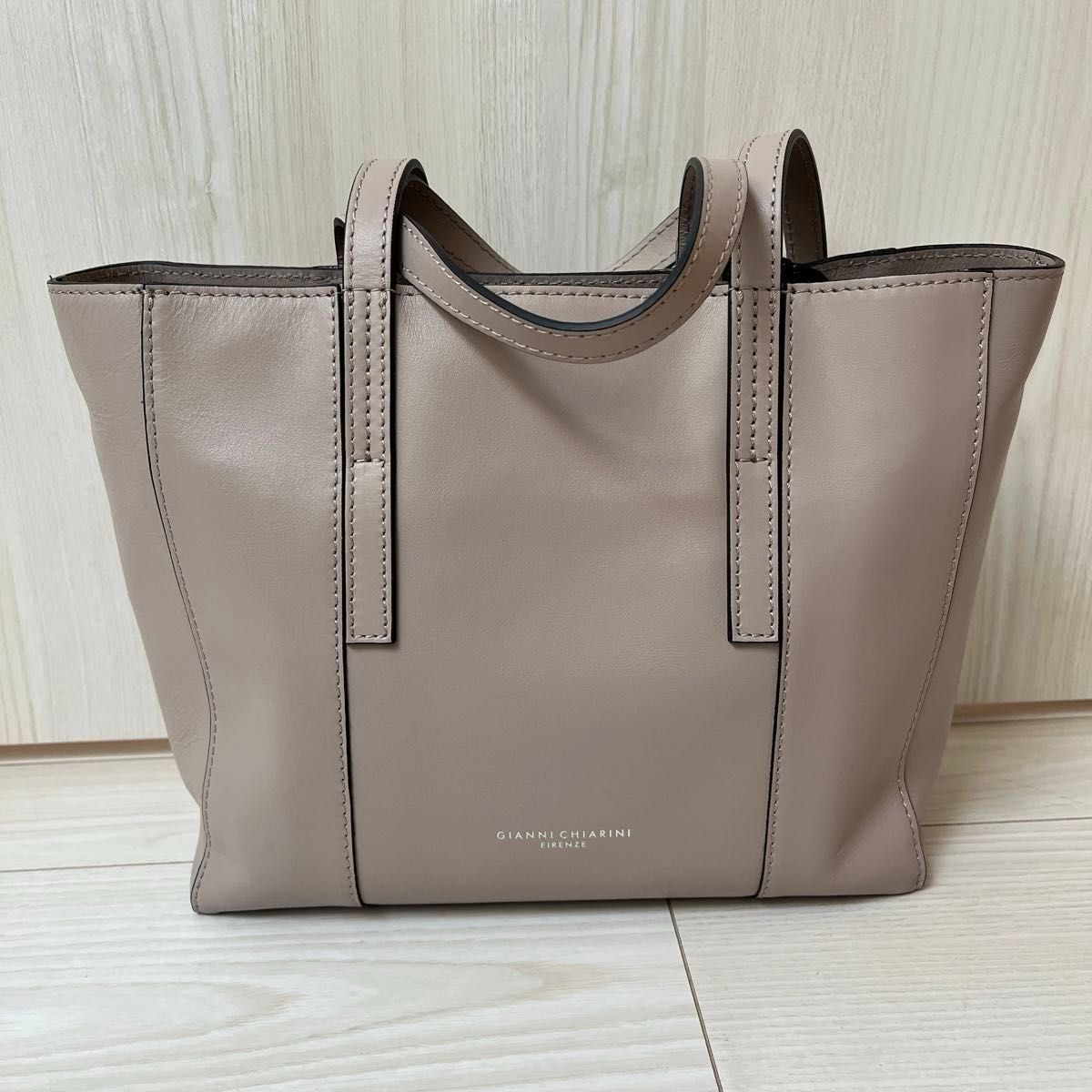 新品 GIANNI CHIARINIジャンニキャリーニスーパーライトトート 新品 GIANNI CHIARINIジャンニキャリーニスーパーライトトート
