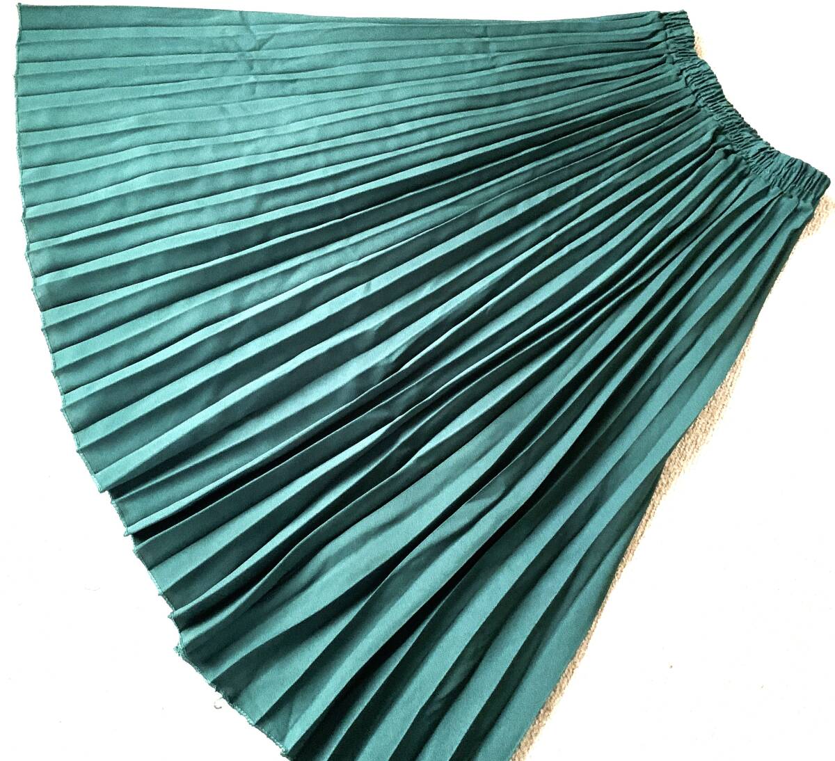 143 ロングプリーツスカート グリーン(その他)｜売買されたオークション情報、yahooの商品情報をアーカイブ公開 - オークファン（aucfan.com）