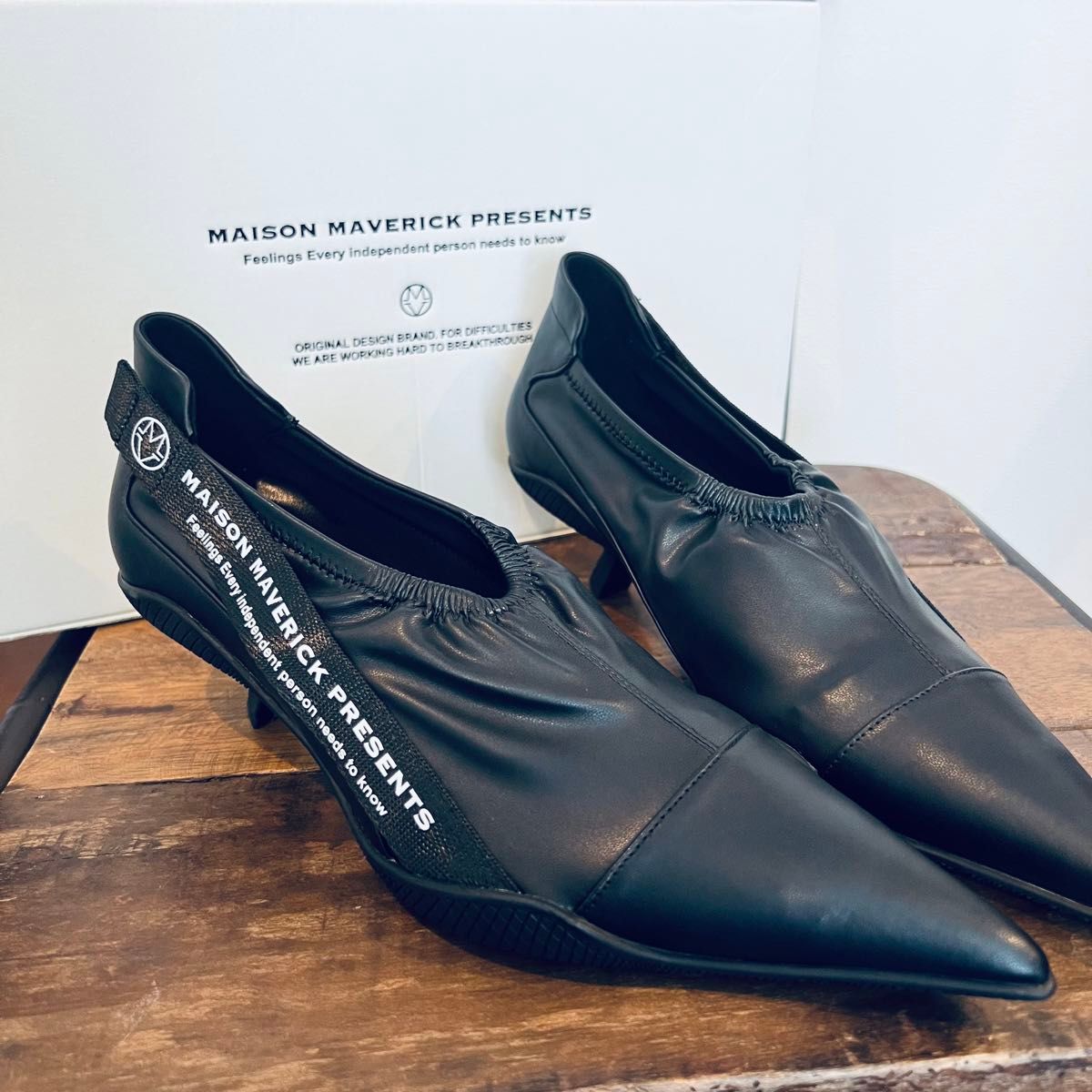 MAISON MAVERICK PRESENTS キティンヒールパンプス 黒 M 完売品 MAISON MAVERICK PRESENTS キティンヒールパンプス 黒 M 完売品